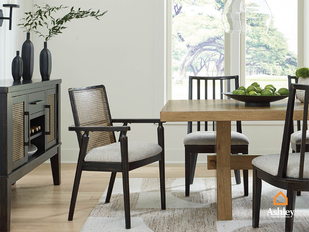 სასადილო ოთახის სკამი : Ashley Home -ის 5 გამორჩეული კოლექცია • Ashley HomeStore